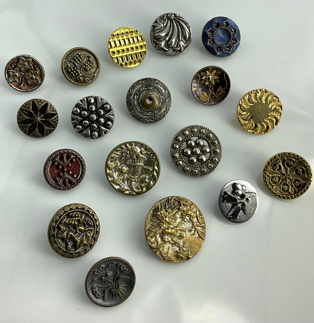 Lot 18 Small Metal Antique Victorian Buttons Flowers Original Tints Old ...
