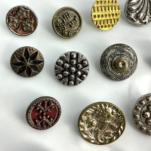 Lot 18 Small Metal Antique Victorian Buttons Flowers Original Tints Old ...