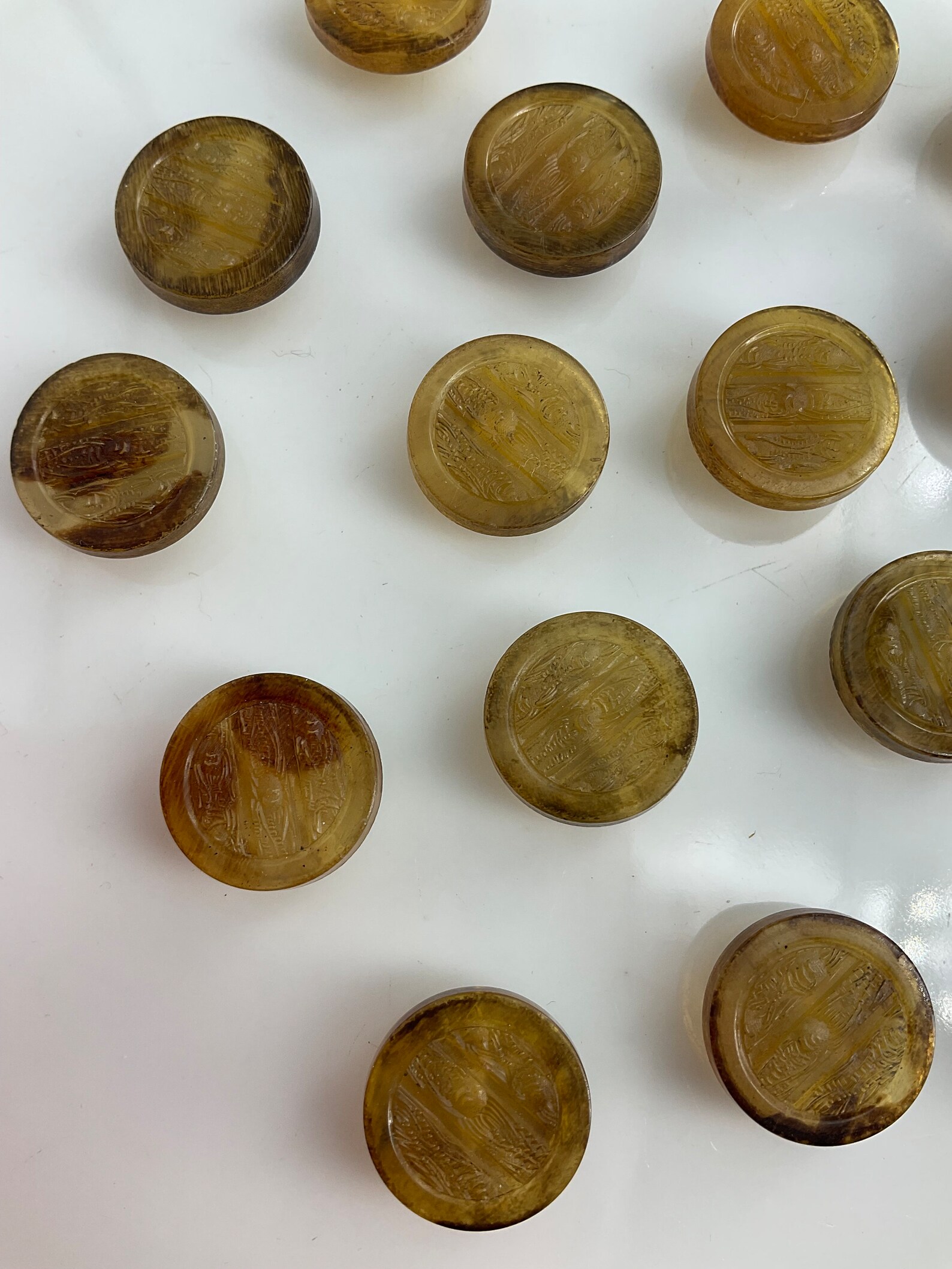 Set 18 Antique Pressed Horn Woodgrain Design Buttons Old Small Faux ...