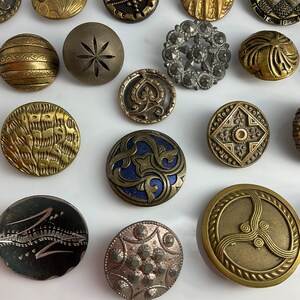 Lot 30 Antique Vintage Medium Metal Buttons Variety Old Ornate Crafts ...