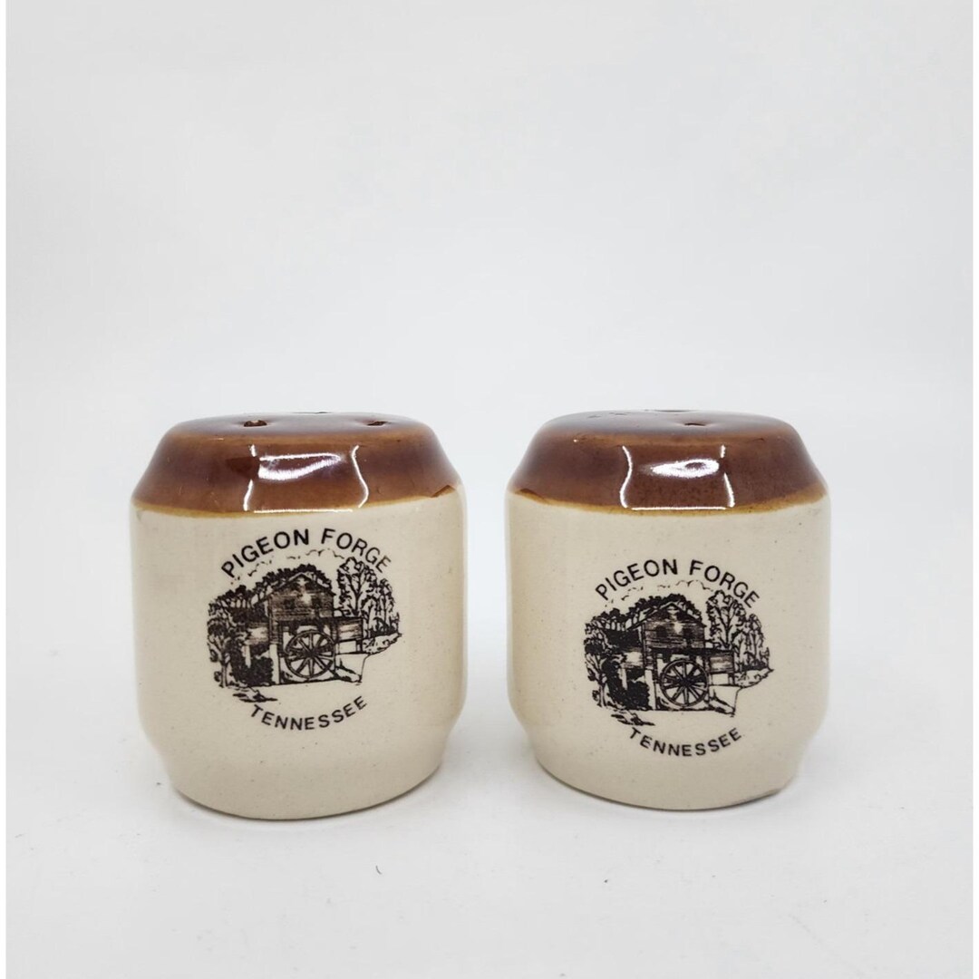 Vintage Pigeon Forge Tennessee Salt & Pepper Shakers Set Ceramic ...