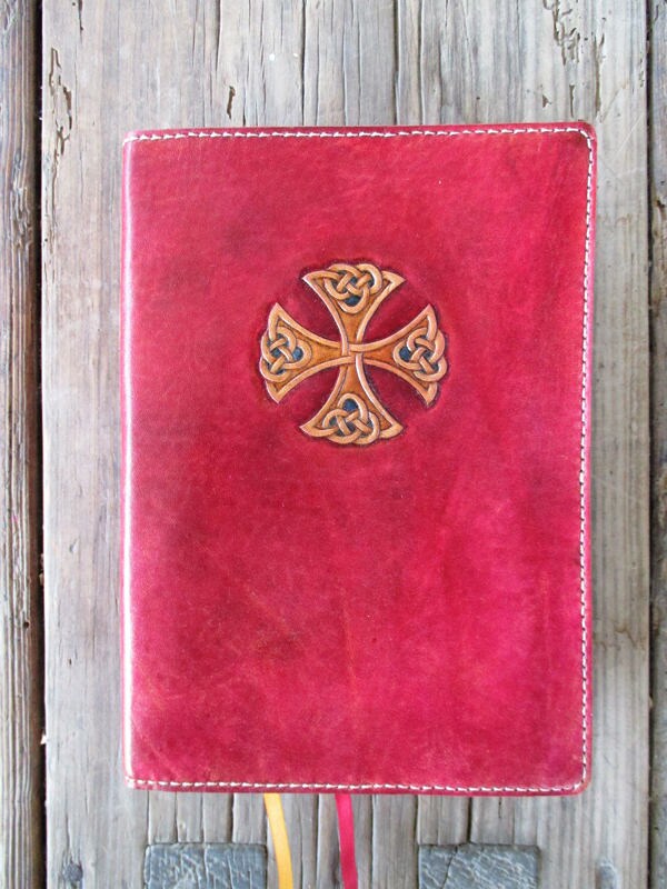 Handcrafted Leather Bible Cover – Celtic Cross, Liturgy of the Hours - Etsy