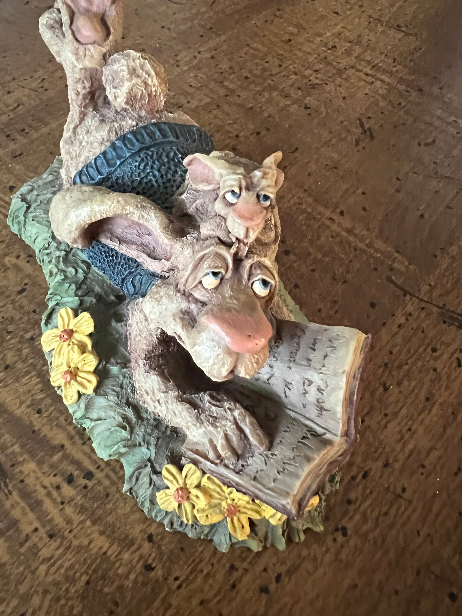 Vintage Rabbit Figurine: Frumps Henry and Hoppy Reading Statue - Etsy