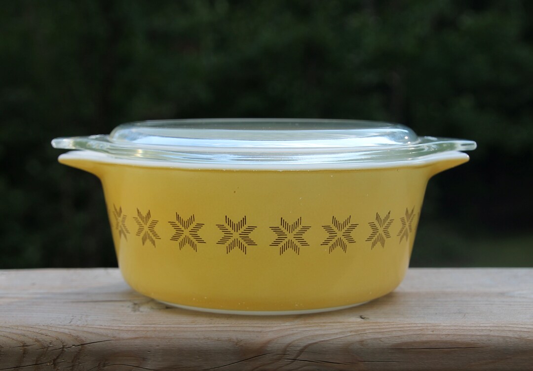Vintage Pyrex Yellow Star Cross Stitch Snowflake 472 1 1/2 Pt Casserole ...