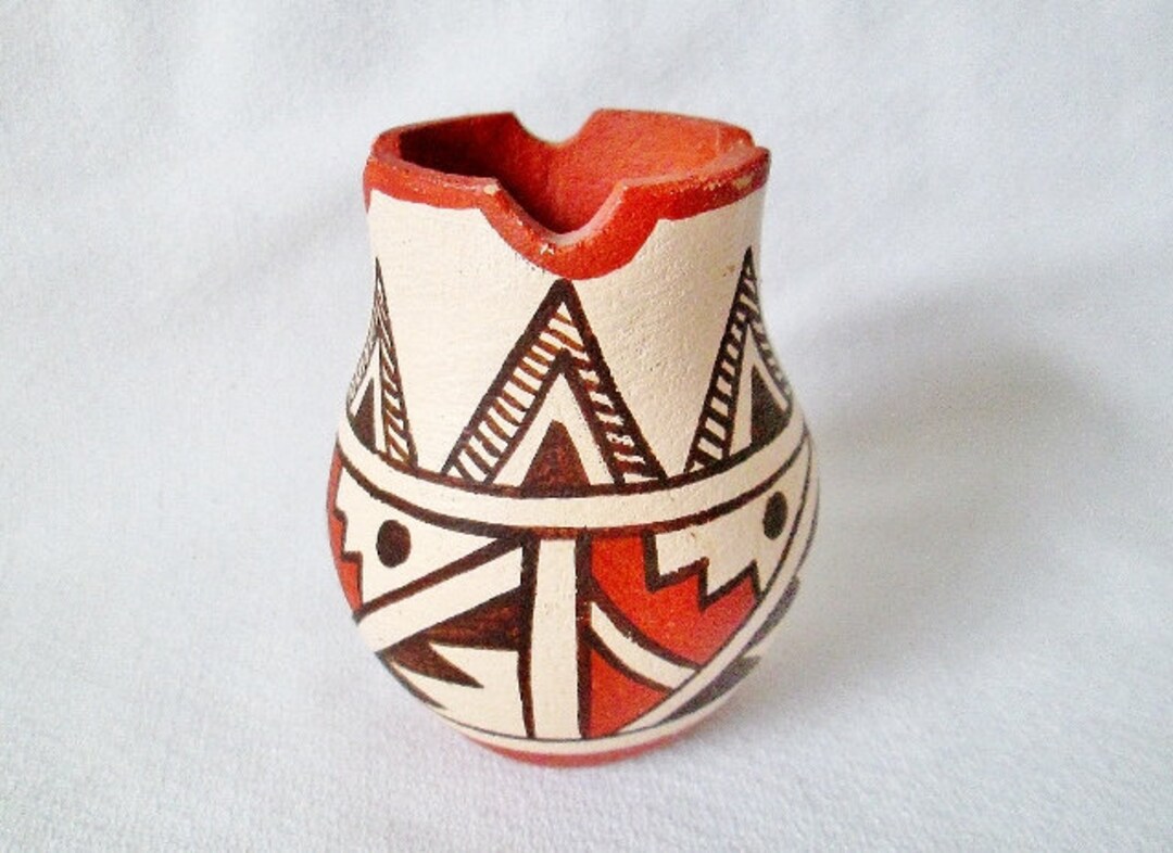 Small Native American Pot Made and Signed by Juanita Yepa Jemez Pueblo ...