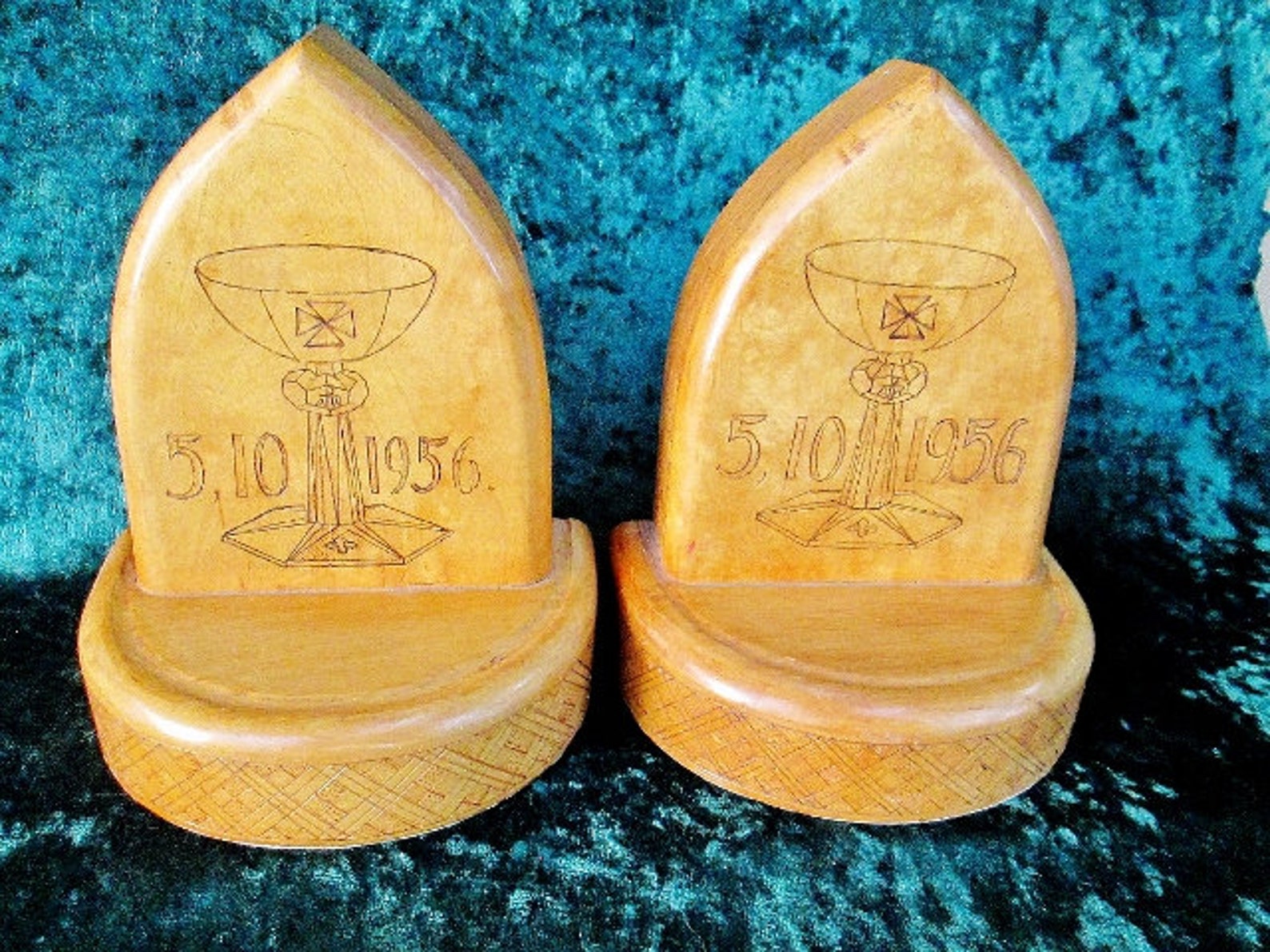 Hand Made Etched Oak Ecclesiastical Catholic Chalice Bookends | Etsy