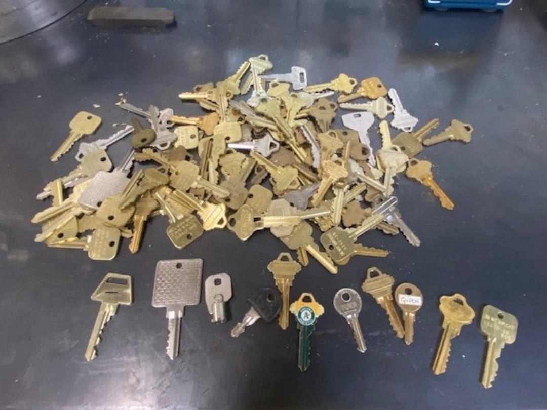 1 Pound (~ 40 Keys) Precut Old Used Keys. All Types Small to Large ...