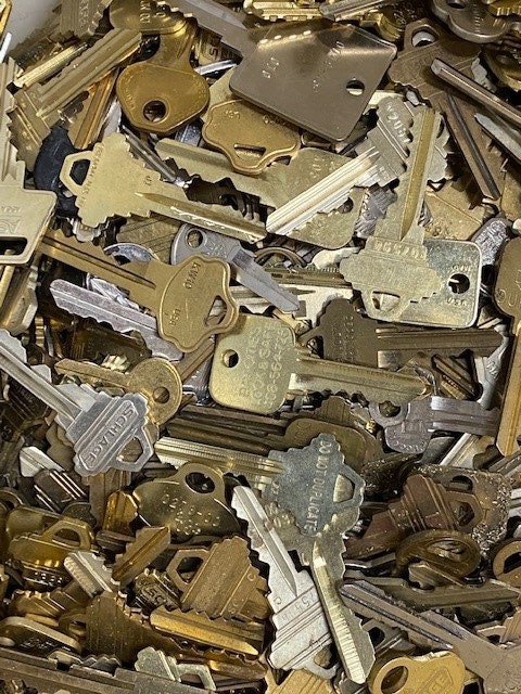 1 Pound (~ 40 Keys) Precut Old Used Keys. All Types Small to Large ...