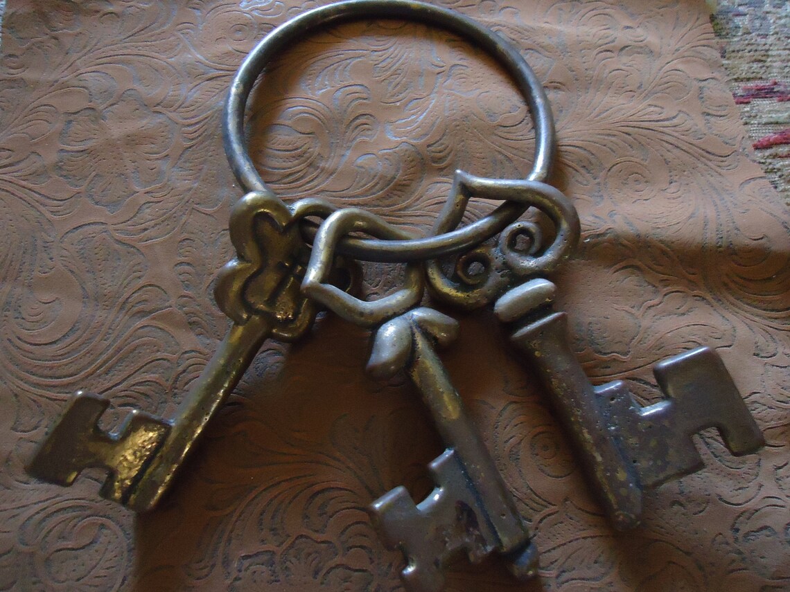 Vintage Large Bronze Skeleton Church Keys on Holder - Etsy