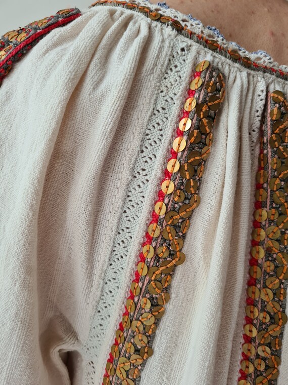 Antique Romanian traditional handmade embroidered hea… - Gem