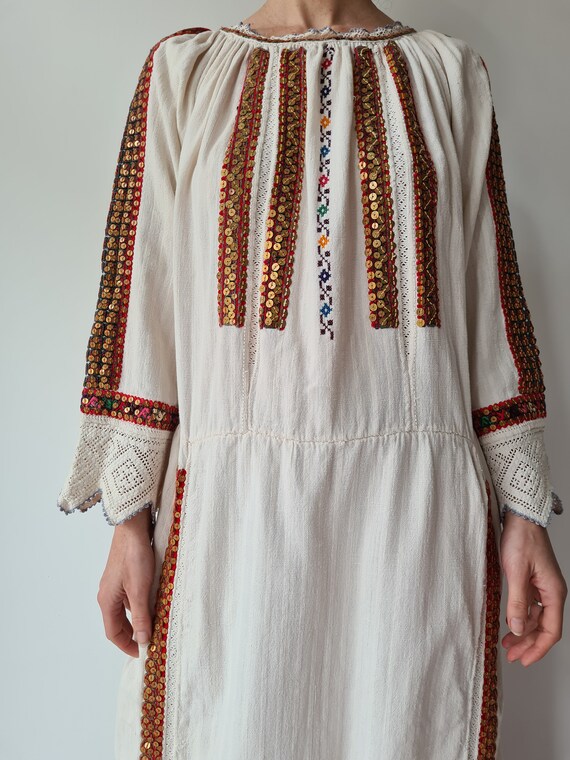 Antique Romanian traditional handmade embroidered hea… - Gem