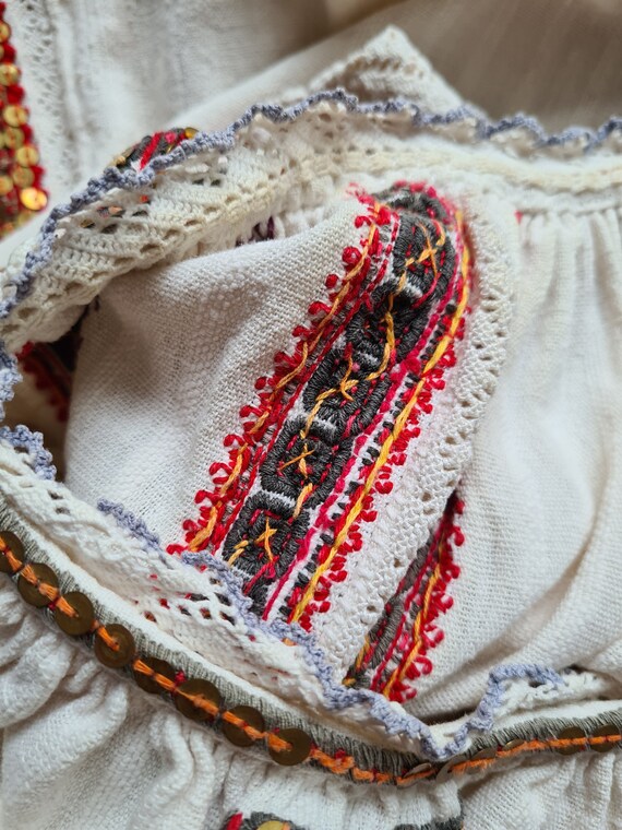 Antique Romanian traditional handmade embroidered hea… - Gem