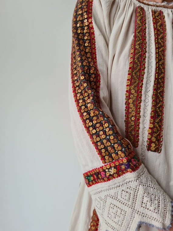 Antique Romanian traditional handmade embroidered hea… - Gem