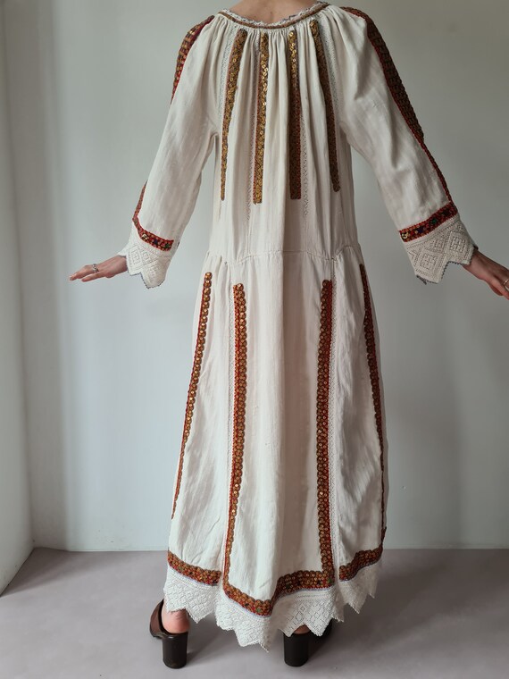 Antique Romanian traditional handmade embroidered hea… - Gem