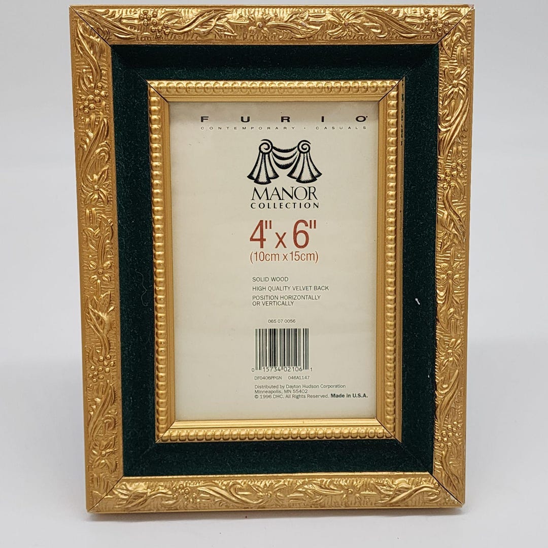 Furio Manor Collection 4" X 6" Gold Ornate Wood Frame With Green Velvet ...