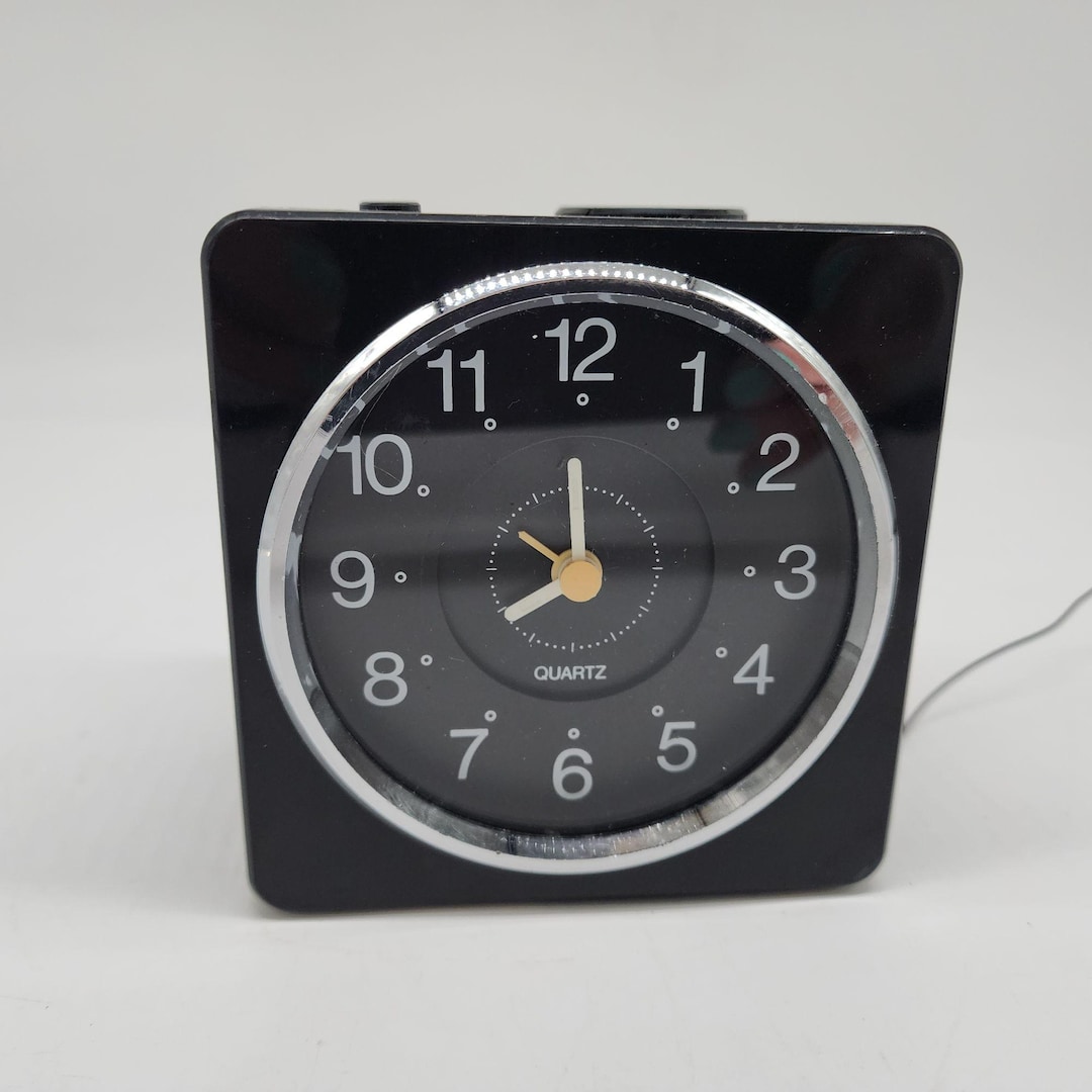 Universum AM/FM Quartz Clock Radio With Snooze & Alarm Feature 4.5 ...