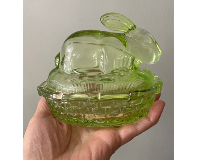 L E Smith Light Green Glass Rabbit on Nest Covered Candy Dish ...