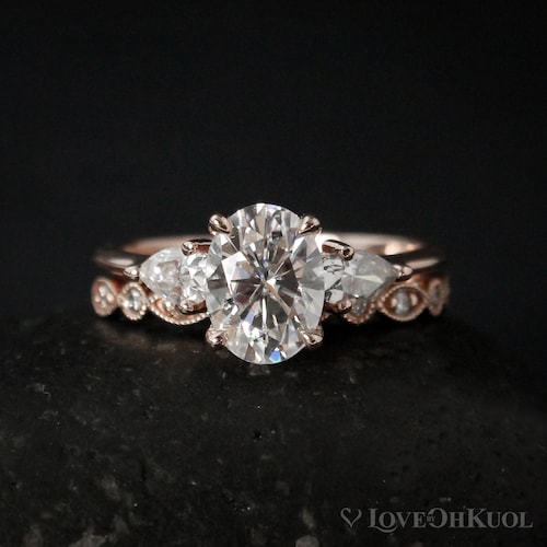 Rose Gold 3 Stone Moissanite Engagement Ring Oval Moissanite - Etsy