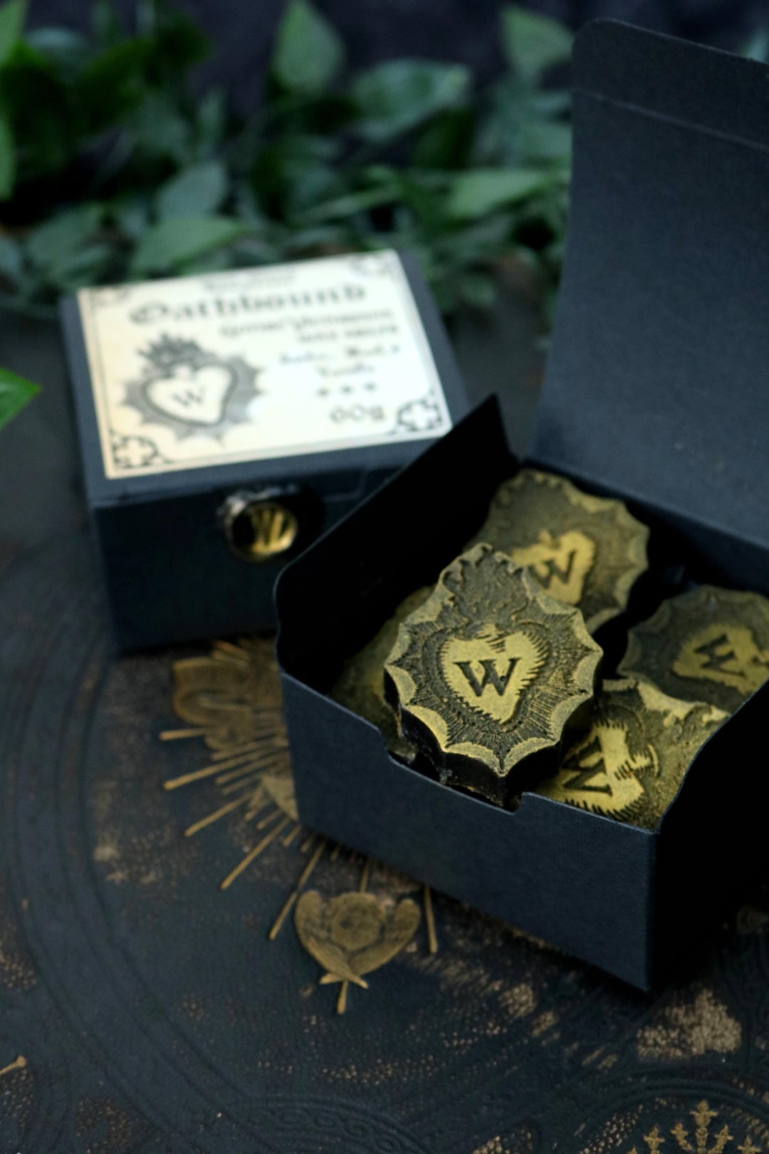 Gothic Musk and Amber Scented Wax Melts, Black & Gold Sacred Heart Wax ...