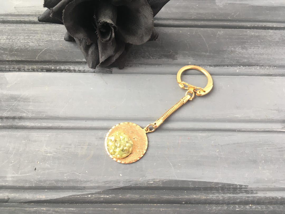 Vintage Decorative Keychain / Vintage Metal Keychain / Gold Keychain ...