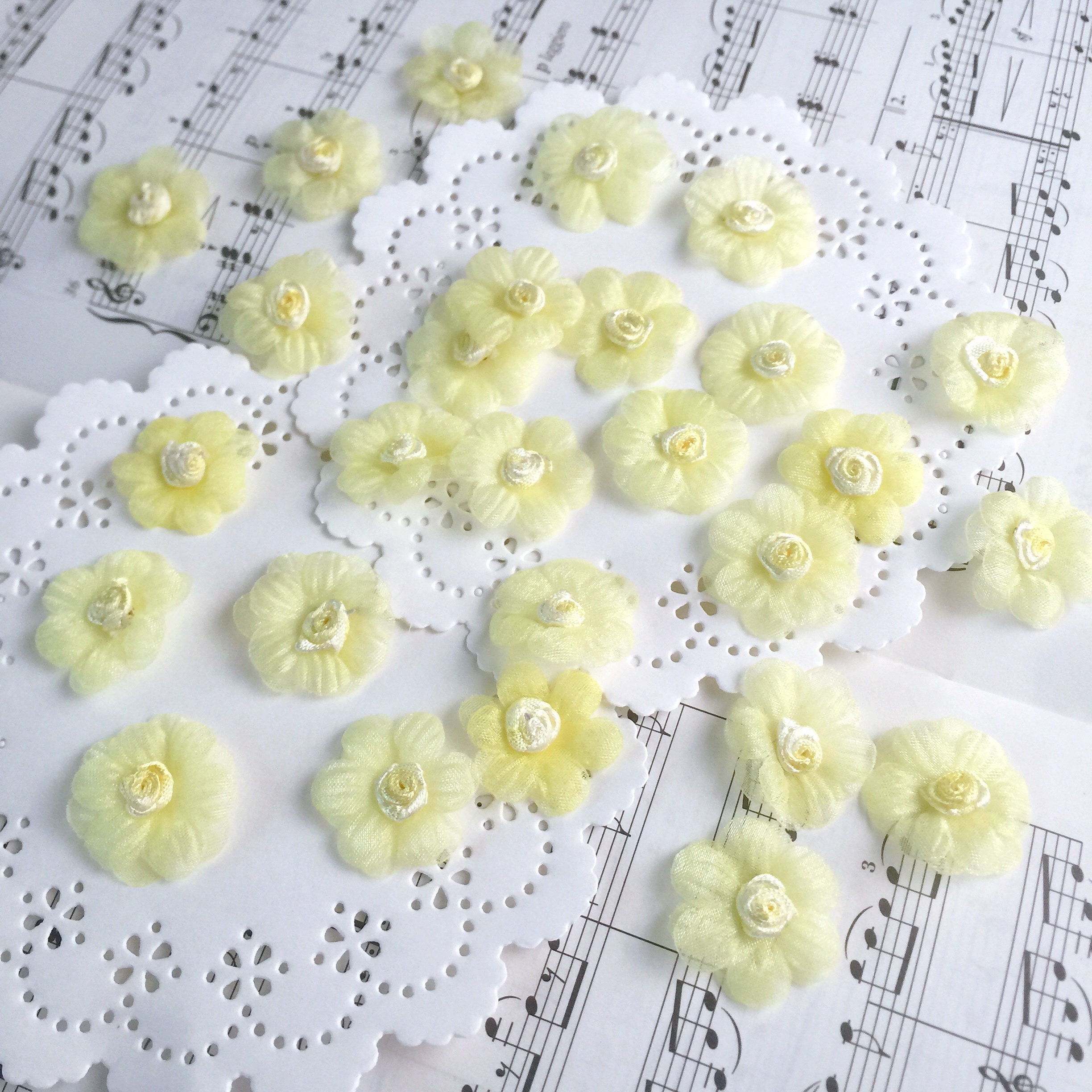 12 Yellow Rose Flowers 1 Inch Flowers Pastel Fabric Flowers - Etsy
