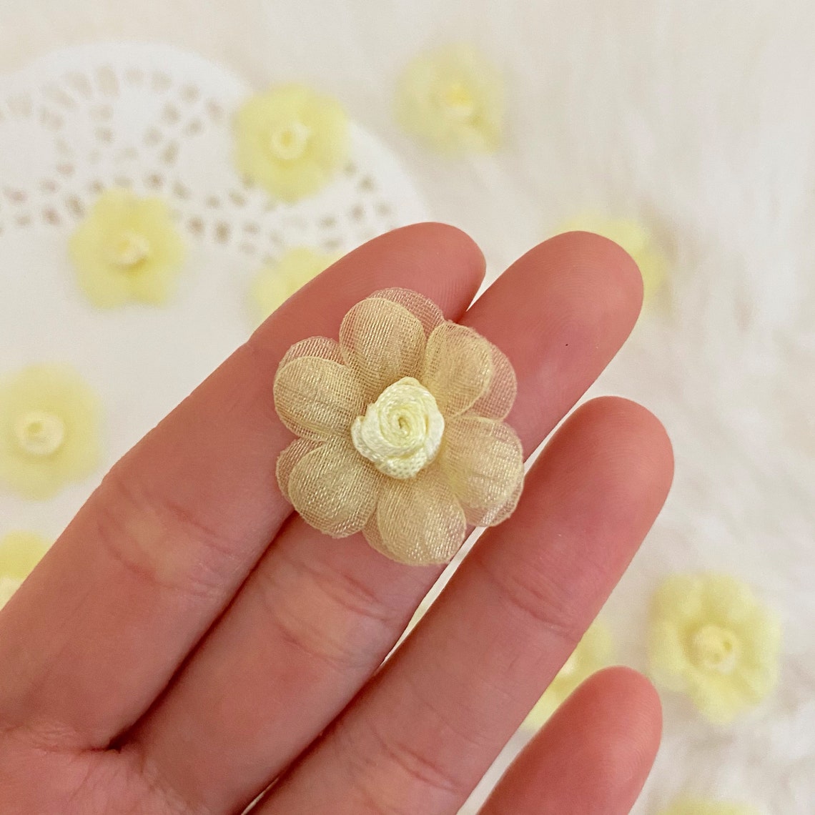 12 Yellow Rose Flowers 1 Inch Flowers Pastel Fabric Flowers - Etsy
