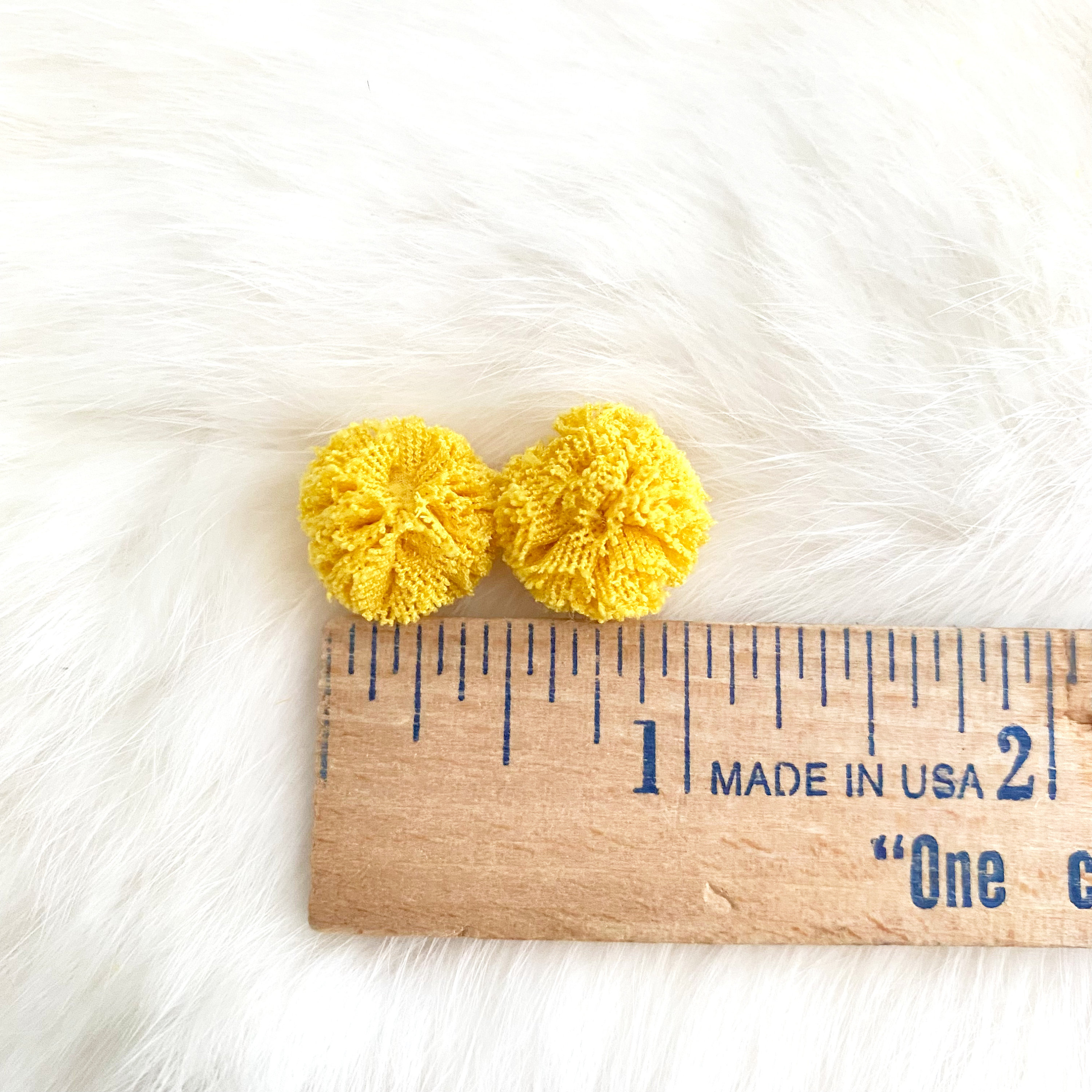 Marigold Tiny Pom Poms 15mm Yellow Pompom Balls, Tulle Ribbon Poms ...