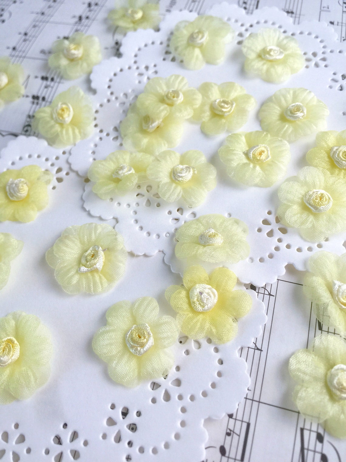 12 Yellow Rose Flowers 1 Inch Flowers Pastel Fabric Flowers - Etsy