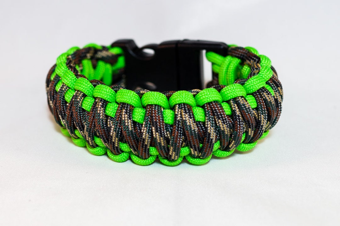 Green and Camo King Cobra Zombie Apocalypse Paracord Bracelet With ...