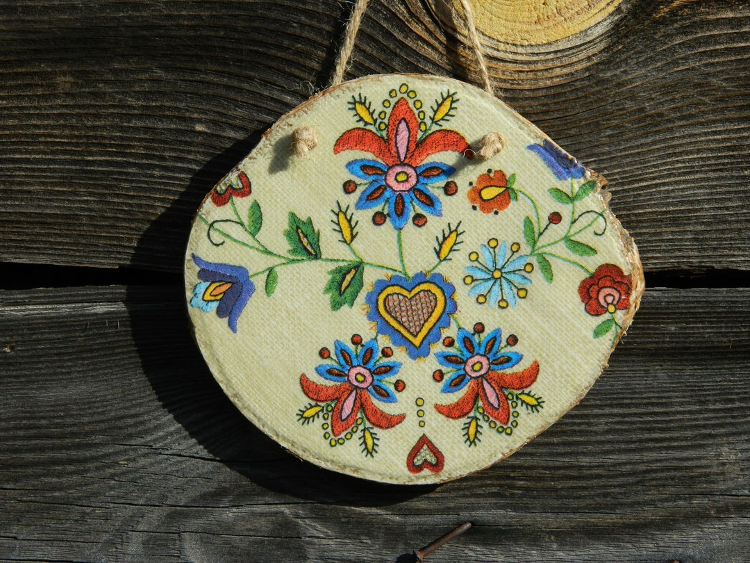 Polish Folk Art Flowers on Tree Slice, Kashubian Folk Embroidery Motif ...