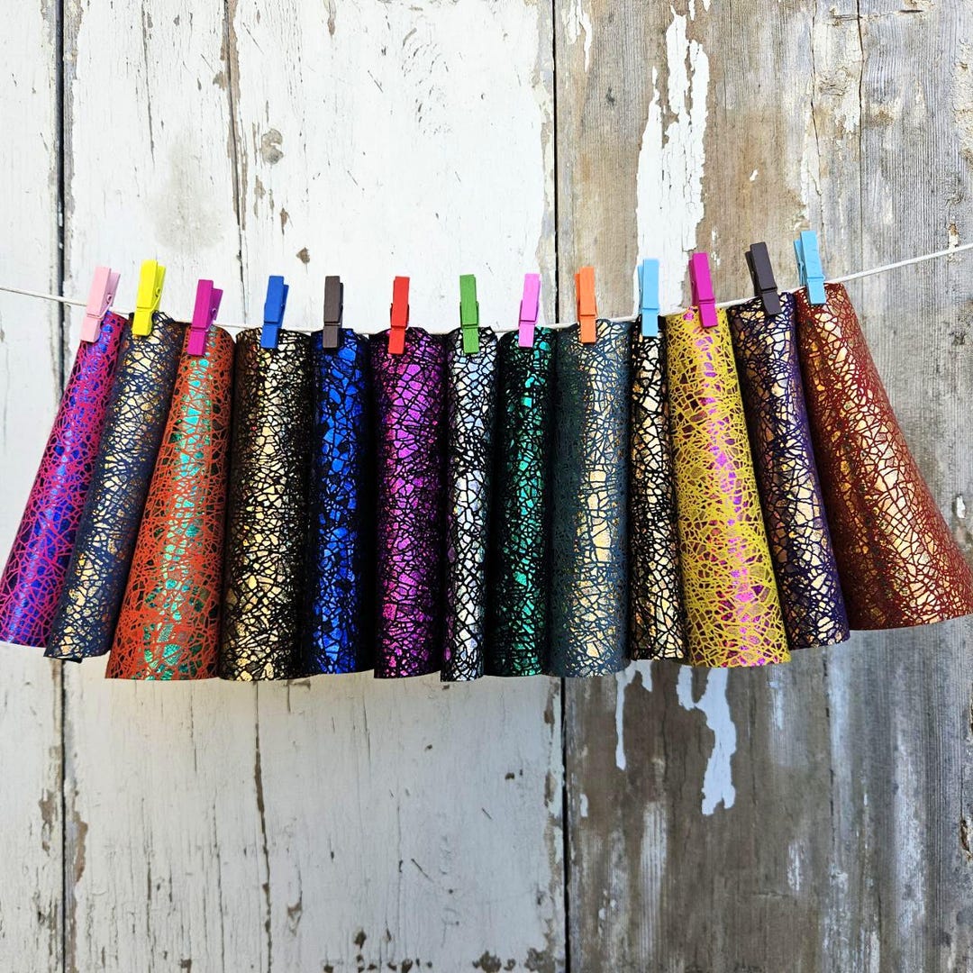 10 Ritagli di pelle stampa CRACKLE colorati, selezione CASUALE, vivaci ...