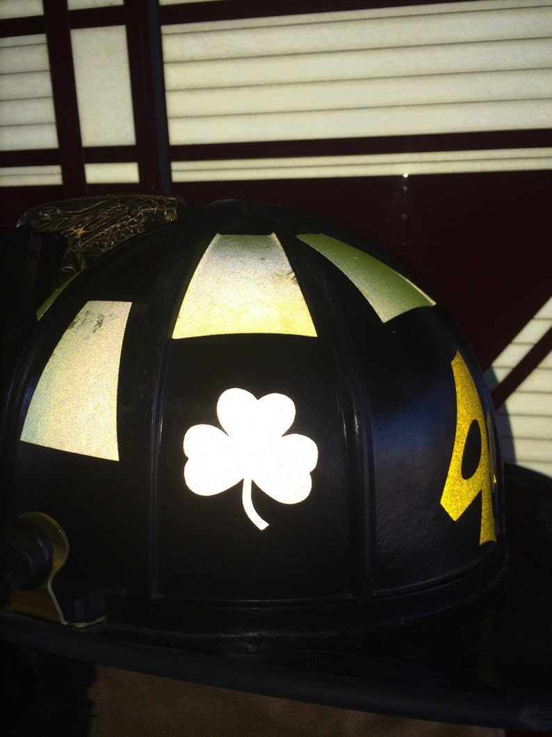 Clover Leaf -> HIGHLY REFLECTIVE