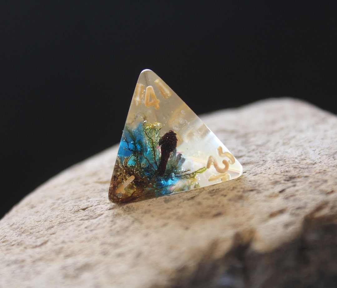 Mushroom Dice D4 Real Moss Resin 26 Mm Playing Dice for RPG Dungeons ...