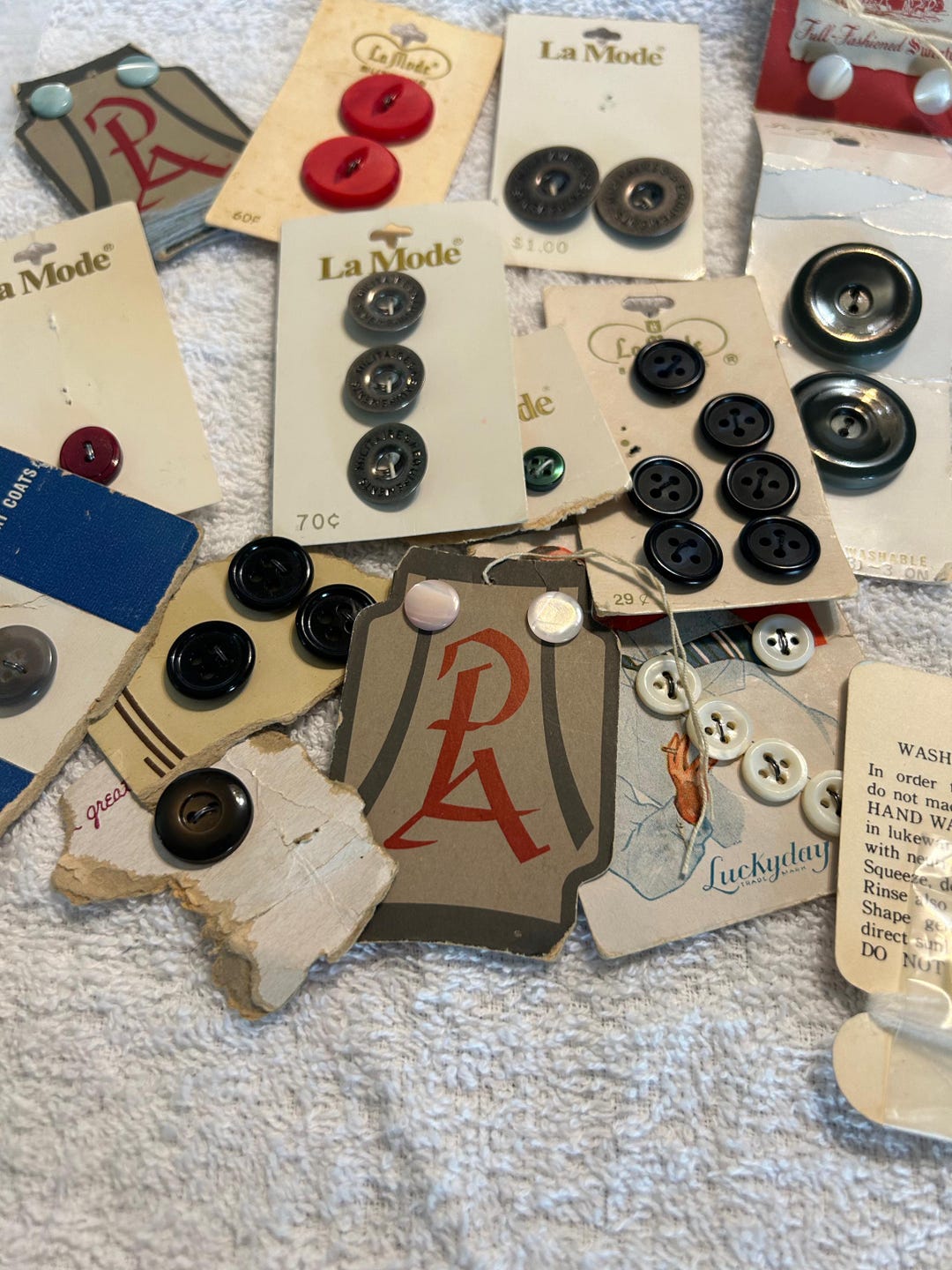 Vintage Button Lot, Buttons on Cards, Plastic Metal, La Mode, Craft ...