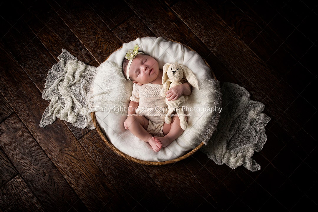 Newborn Digital Backdrop / Background / Nest / Dark Wood Floor / Cream ...