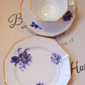 Vintage 1950s Angular Tea Cup and Saucer Set. Blue Flower With Gold ...