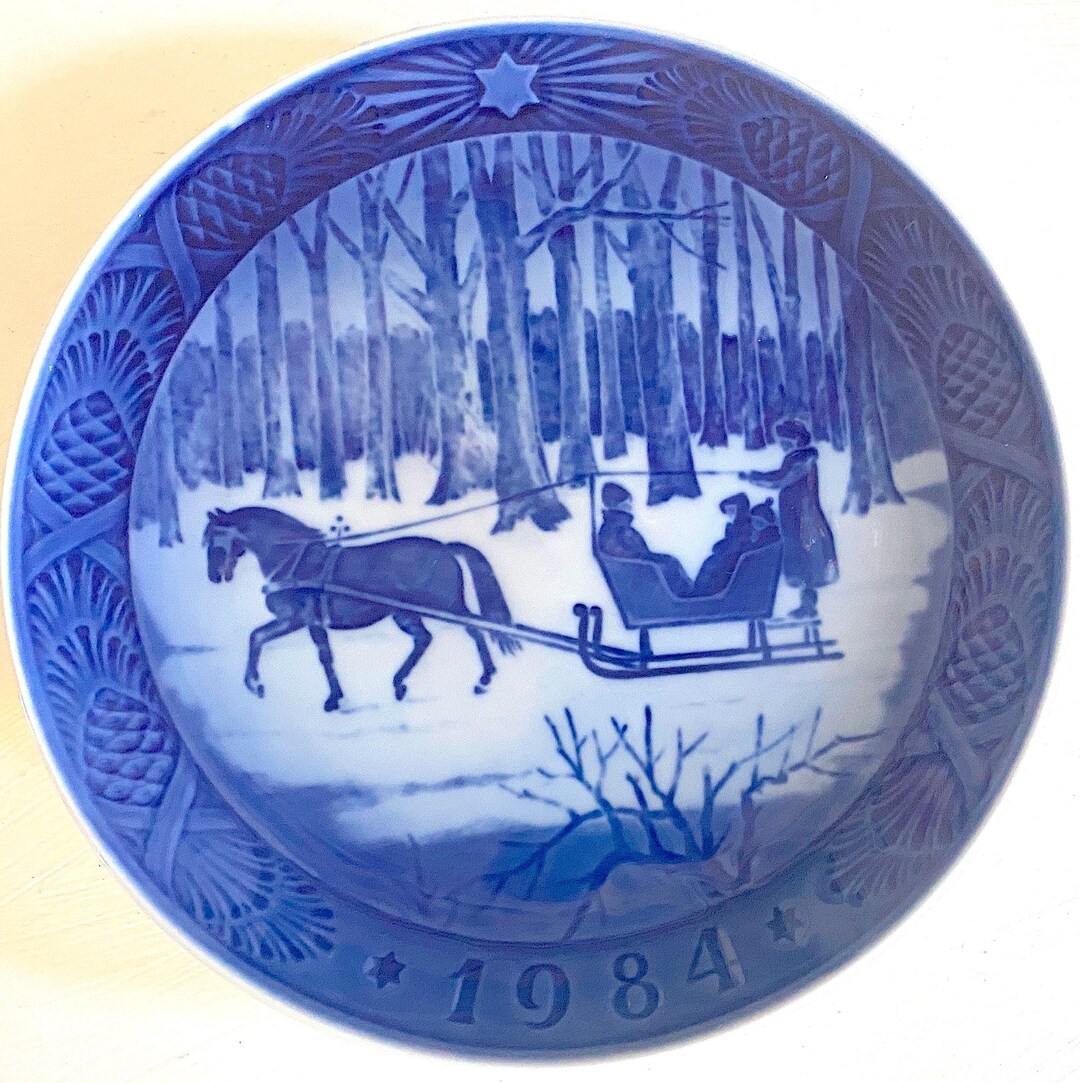 Royal Copenhagen Choosing the Christmas Tree Plate. Vintage 1984. First ...