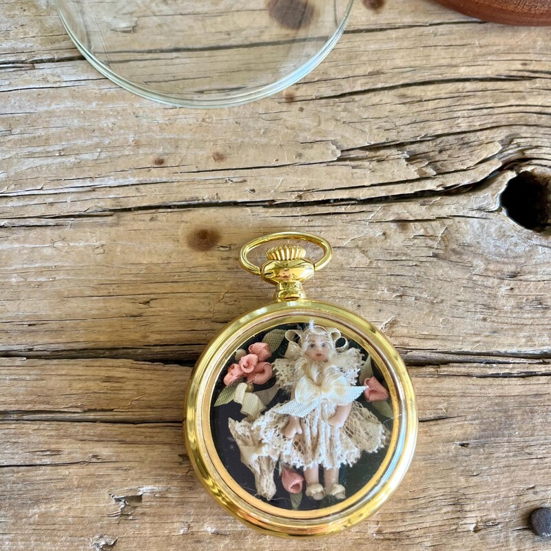 Locket Display - Etsy