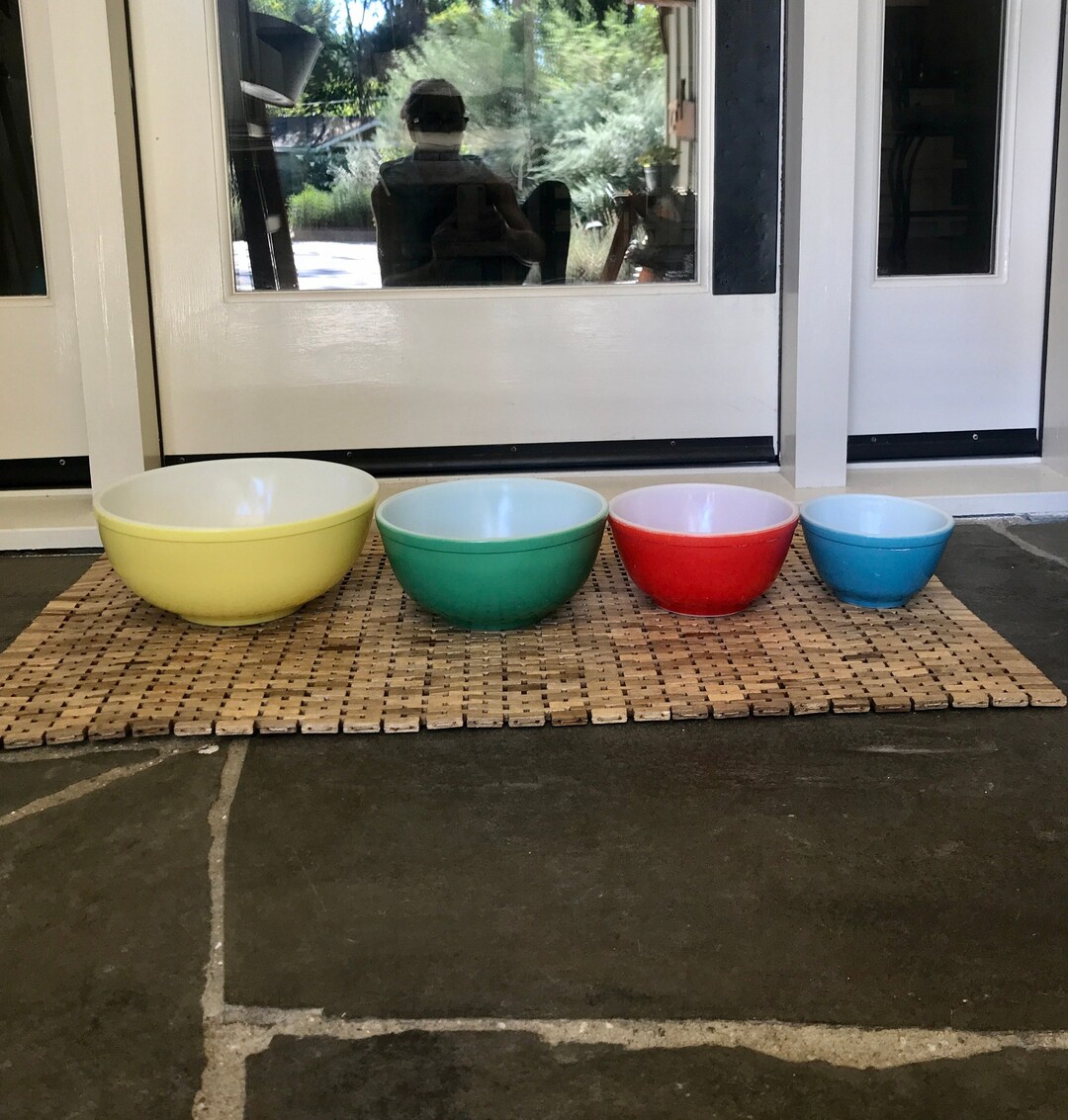 Pyrex / Nesting Bowls / Mixing Bowls / Primary Colors / Yellow Bowl ...