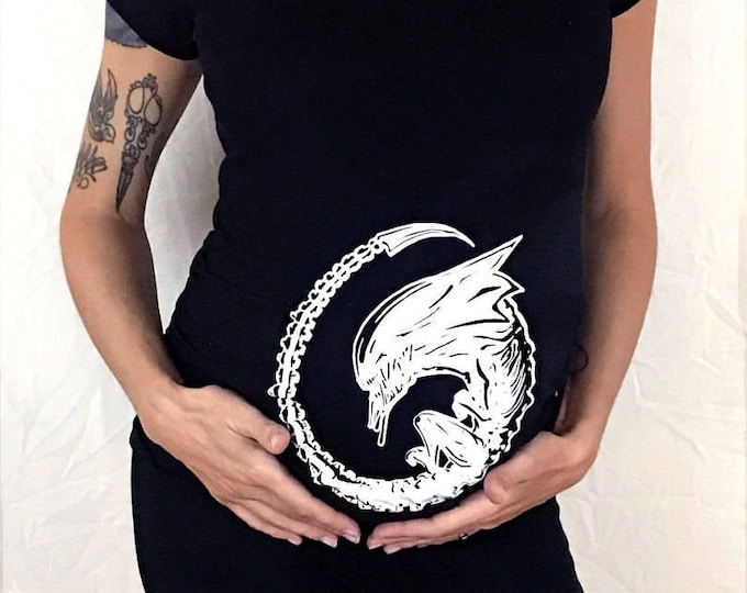 Queen Alien Fetus Maternity T-shirt - Etsy