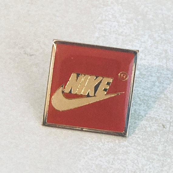 Nike vintage enamel lapel - Gem