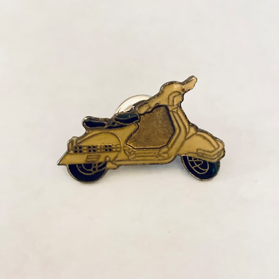 VINTAGE Vespa Scooter Lapel Pin, Enamel Pin, Pinback,… - Gem