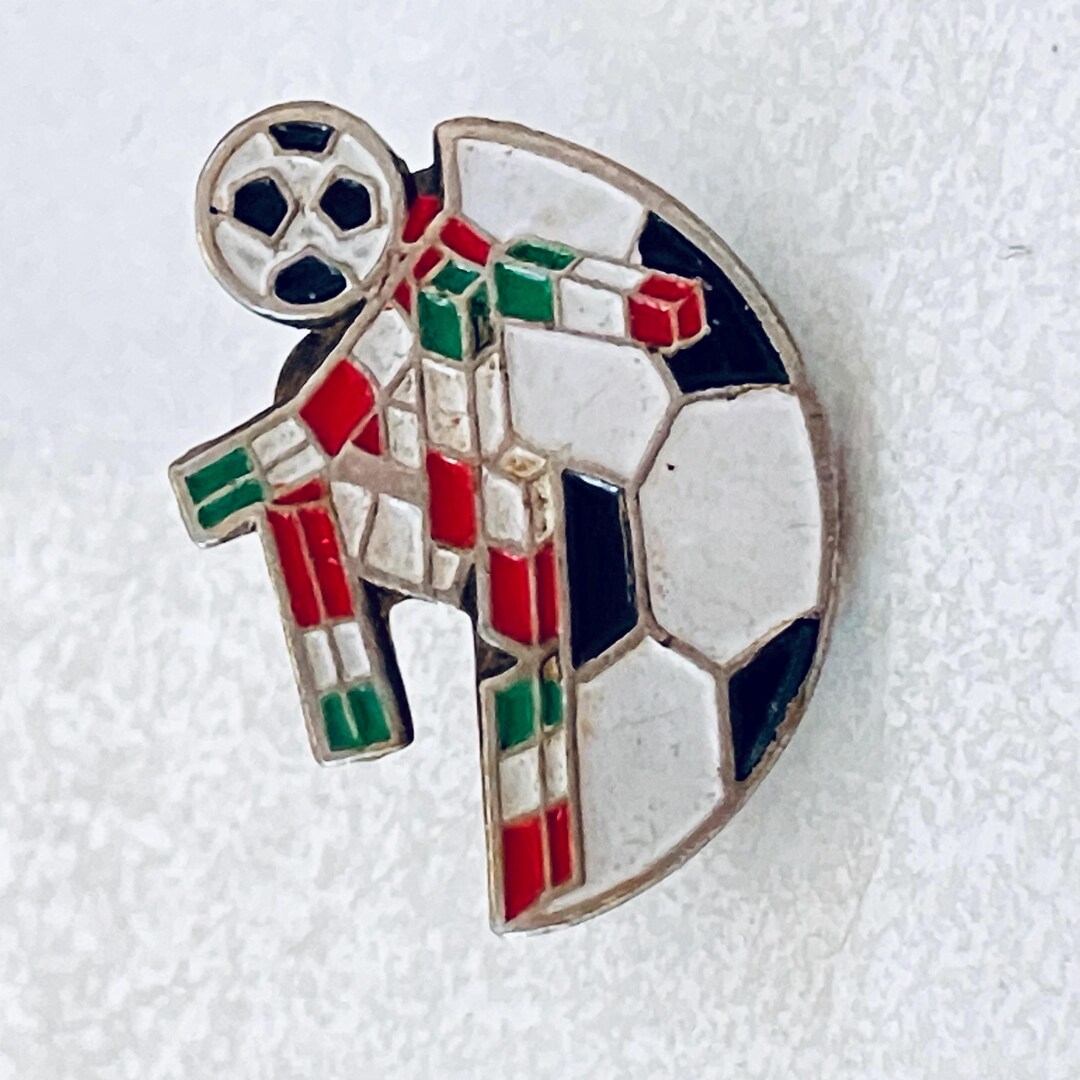 Vintage ITALY Italia 90 World Cup Logo Mascot Lapel Pin, Enamel Pin ...