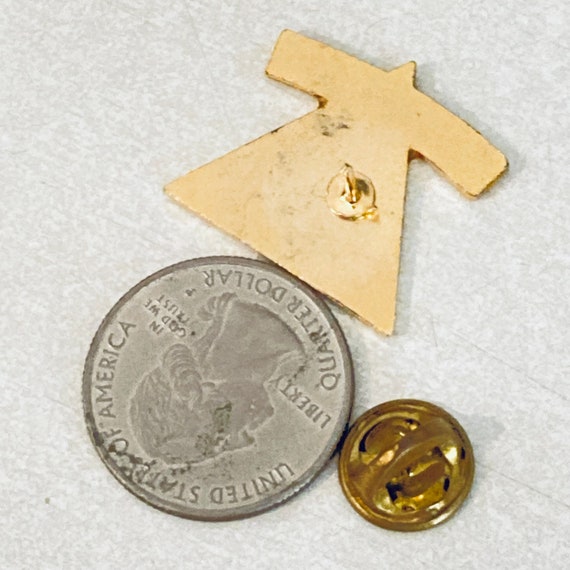 Vintage TRIANGLE 4X4 Adventure Lapel Pin, Enamel, Pin… - Gem