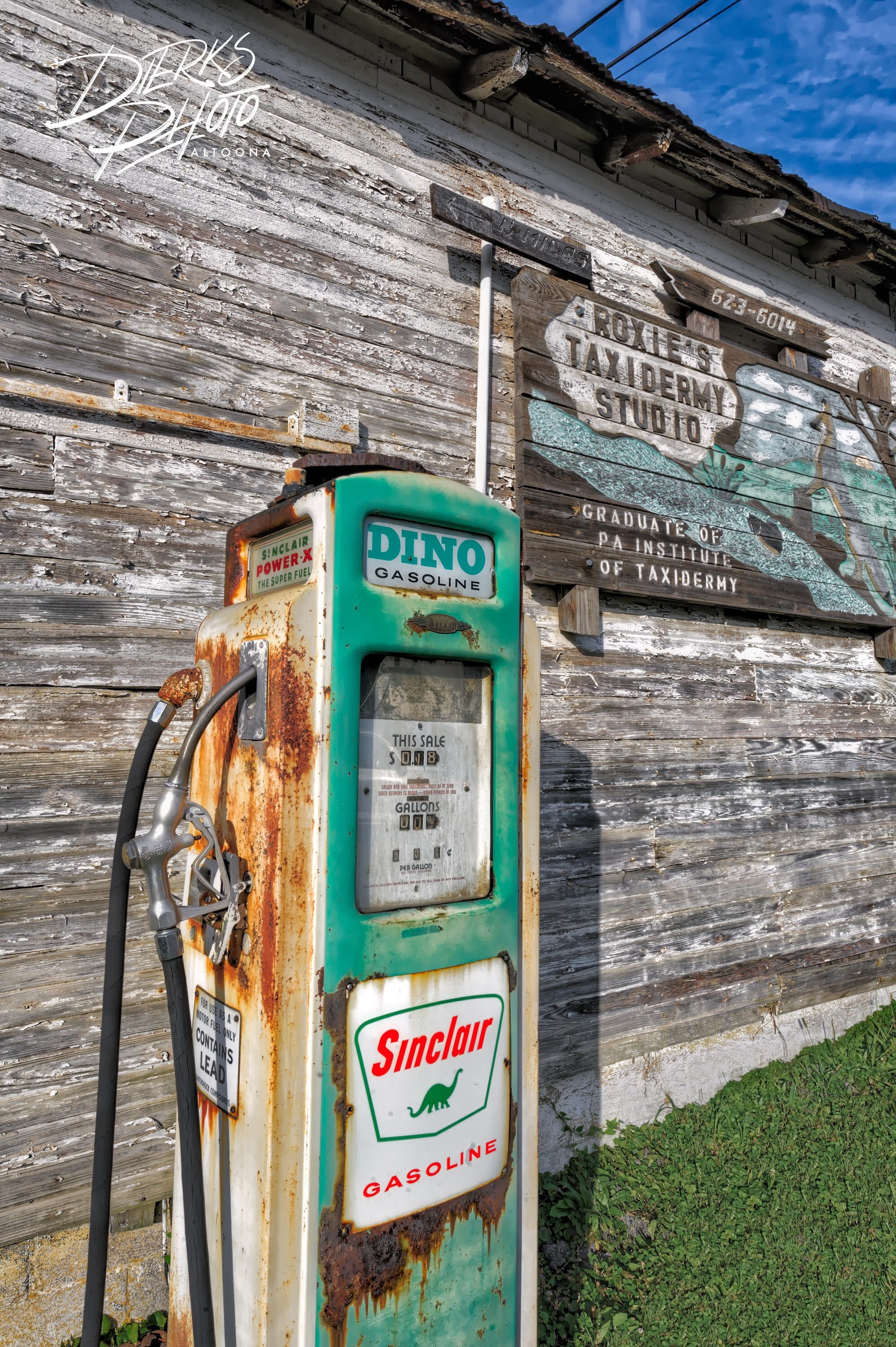 Old Sinclair Gas Pump in Dino Green, Sinclair Dino, Shabby Chic Photo ...
