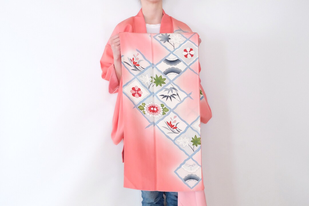 Lovely Pink Kimono - Excellent Condition - Japanese Floral Motifs ...