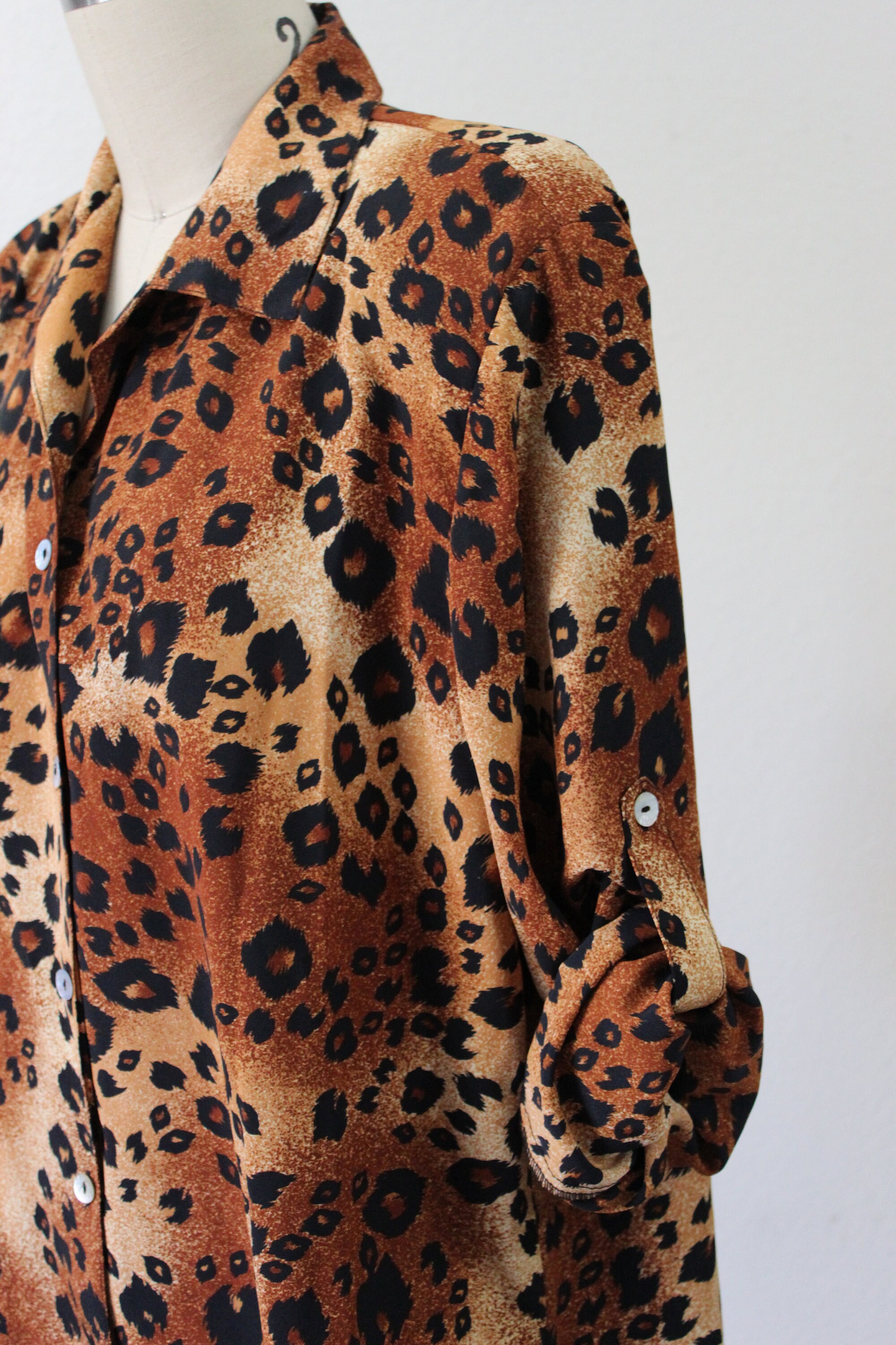 Vintage 1970s 80s Leopard Cheetah Animal Print Long Sleeve Rolled ...