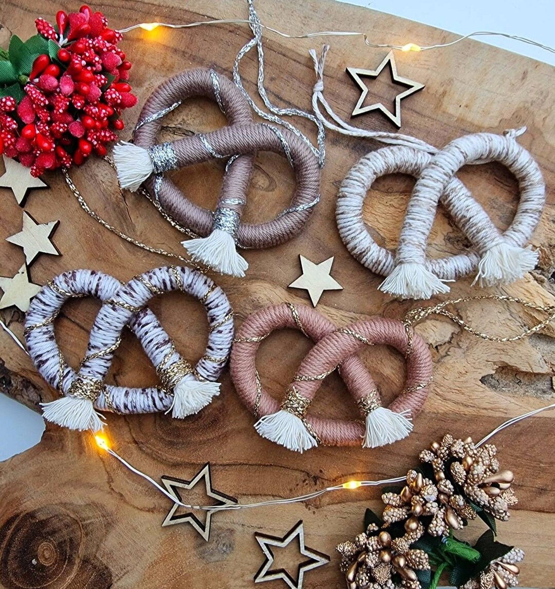 Makramee Deko Anhänger , makramee breze, Makramee Brezel Anhänger ...