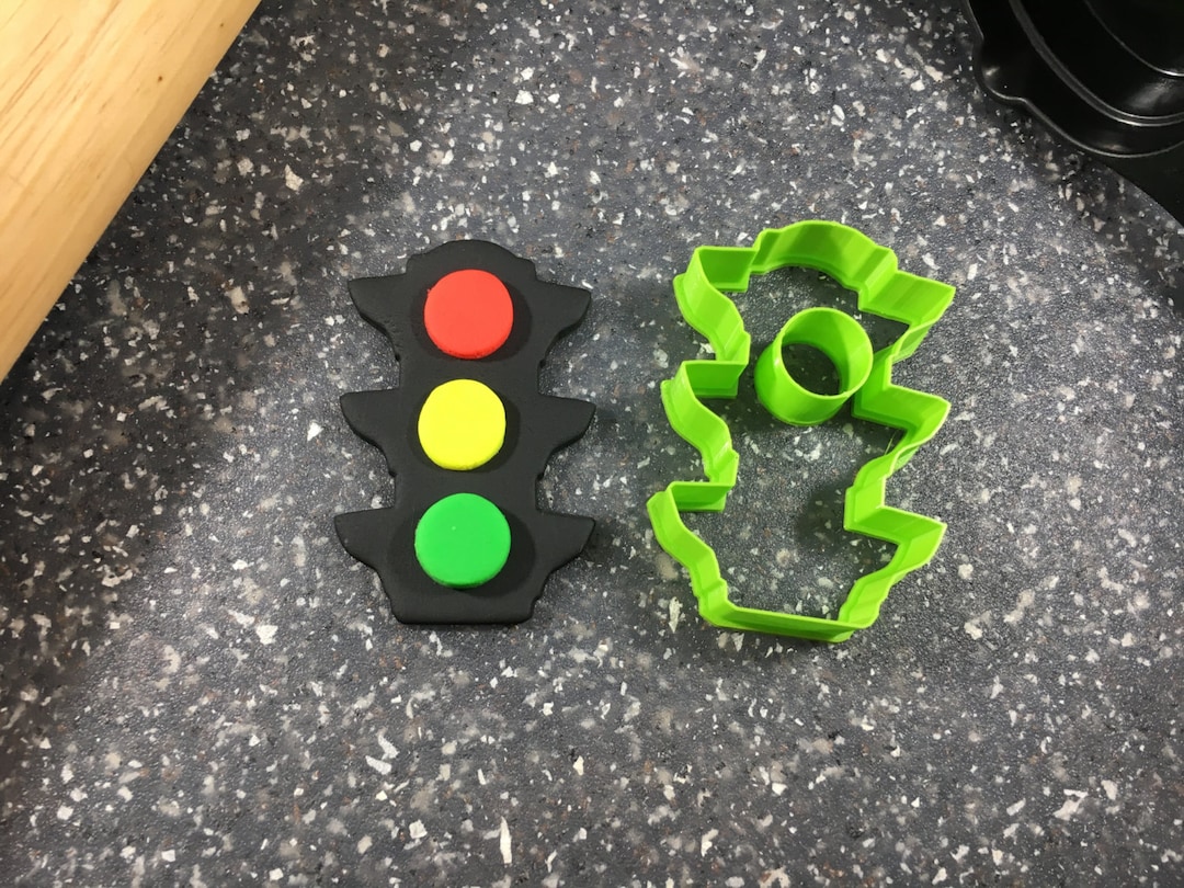 Traffic Light Cookie Cutter | Road, Vehicle & Fun Themed Baking ...
