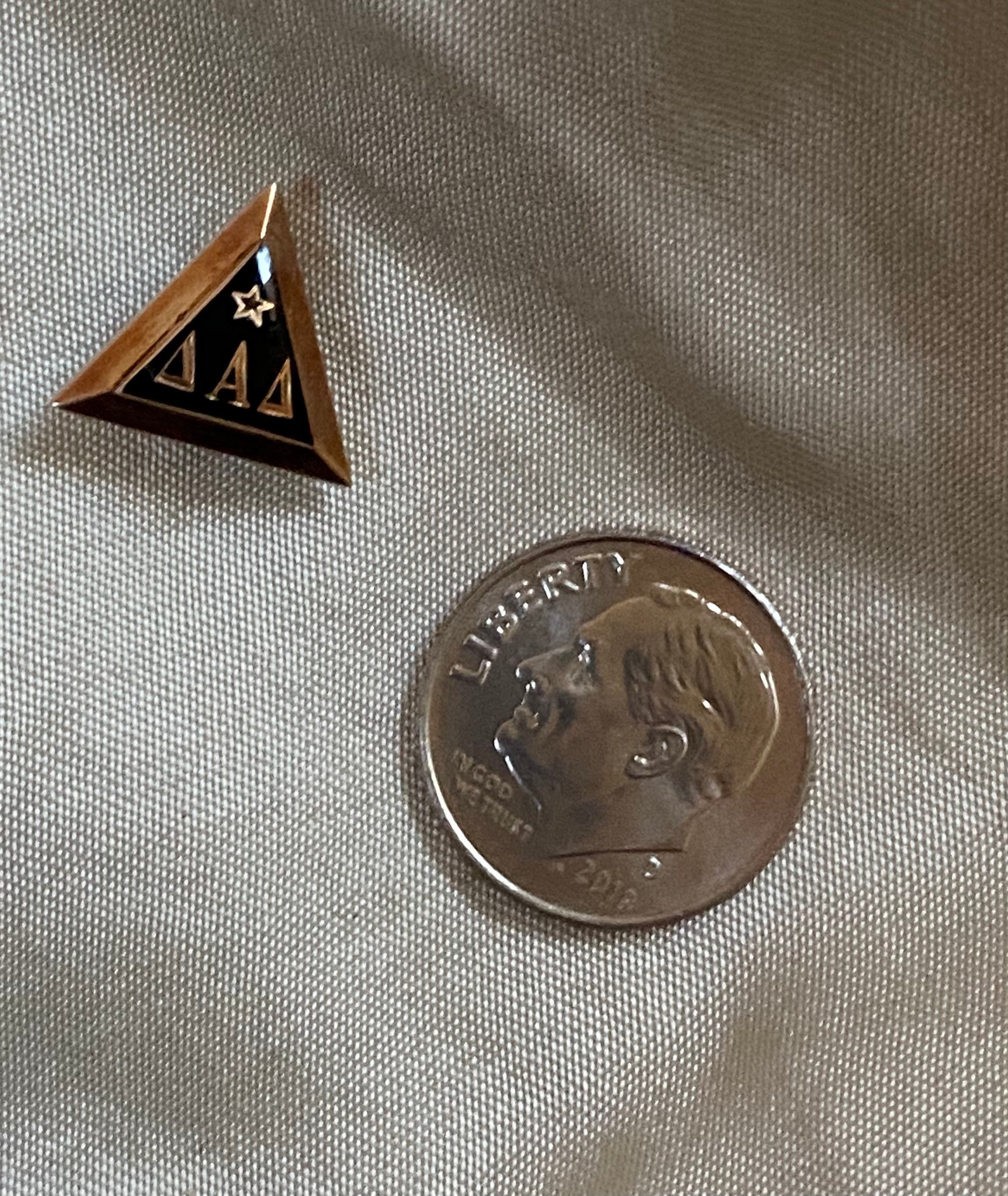 Vintage 1950s Delta Alpha Delta Pin Triangle Yellow Gold Black Enamel ...